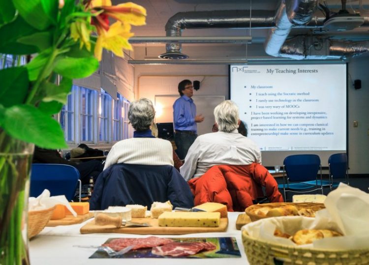 How To Arrange Successful Lunch And Learn Session The Mind Fool