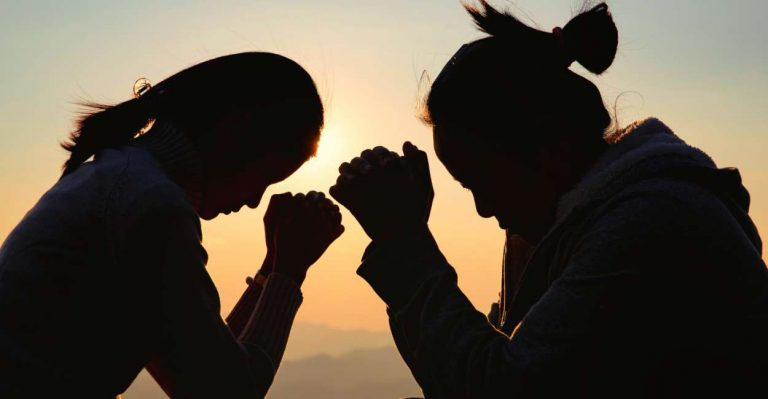 15 Powerful Signs Of Spiritual Connection With Someone | TheMindFool